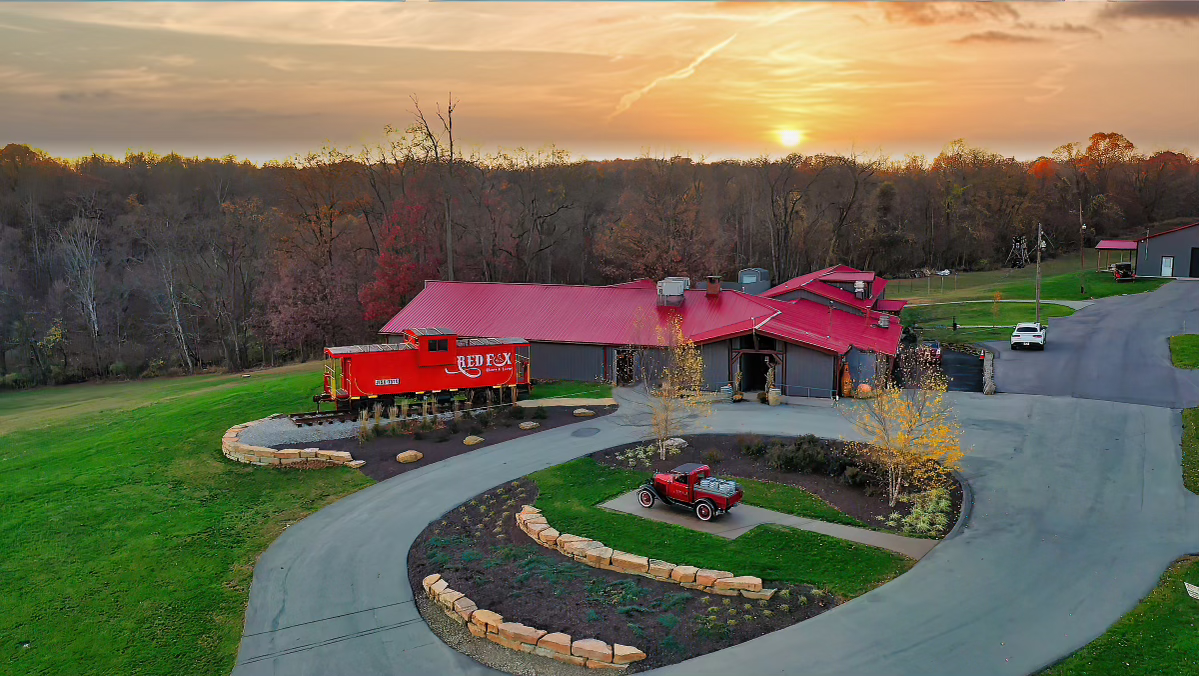 Red Fox Winery - Red Fox Winery & Lounge