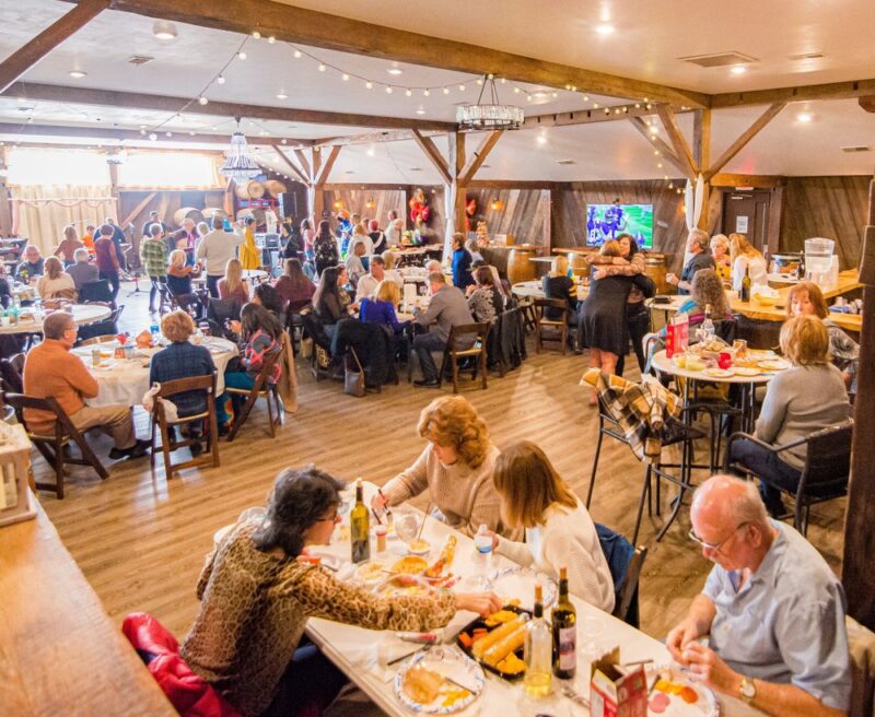 Red Fox Winery - Red Fox Winery & Lounge